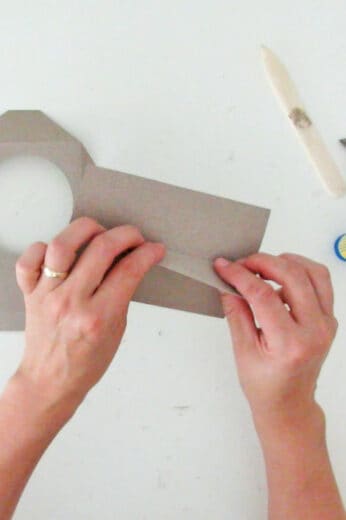 DIY picture frames with paper