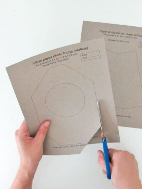 DIY picture frames with paper