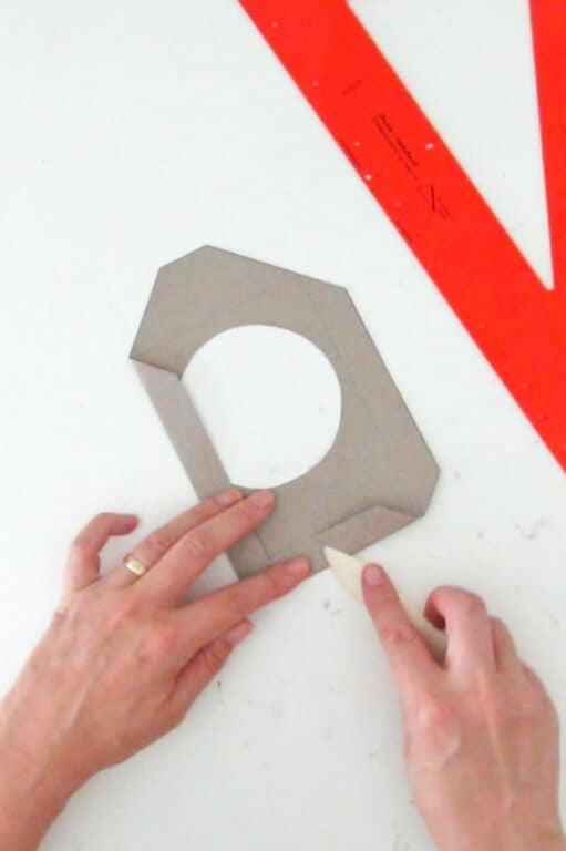 DIY picture frames with paper