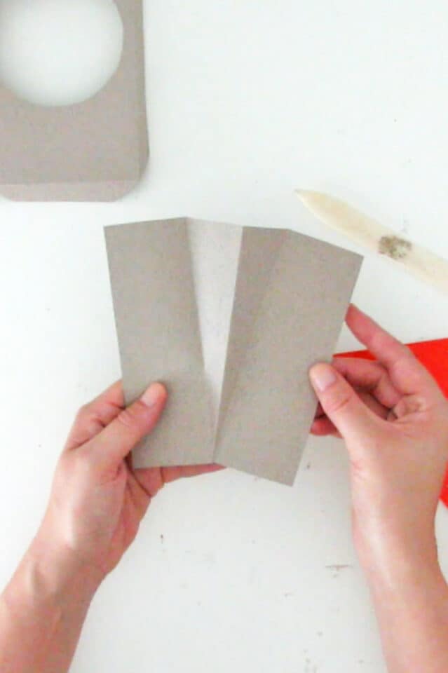DIY picture frames with paper