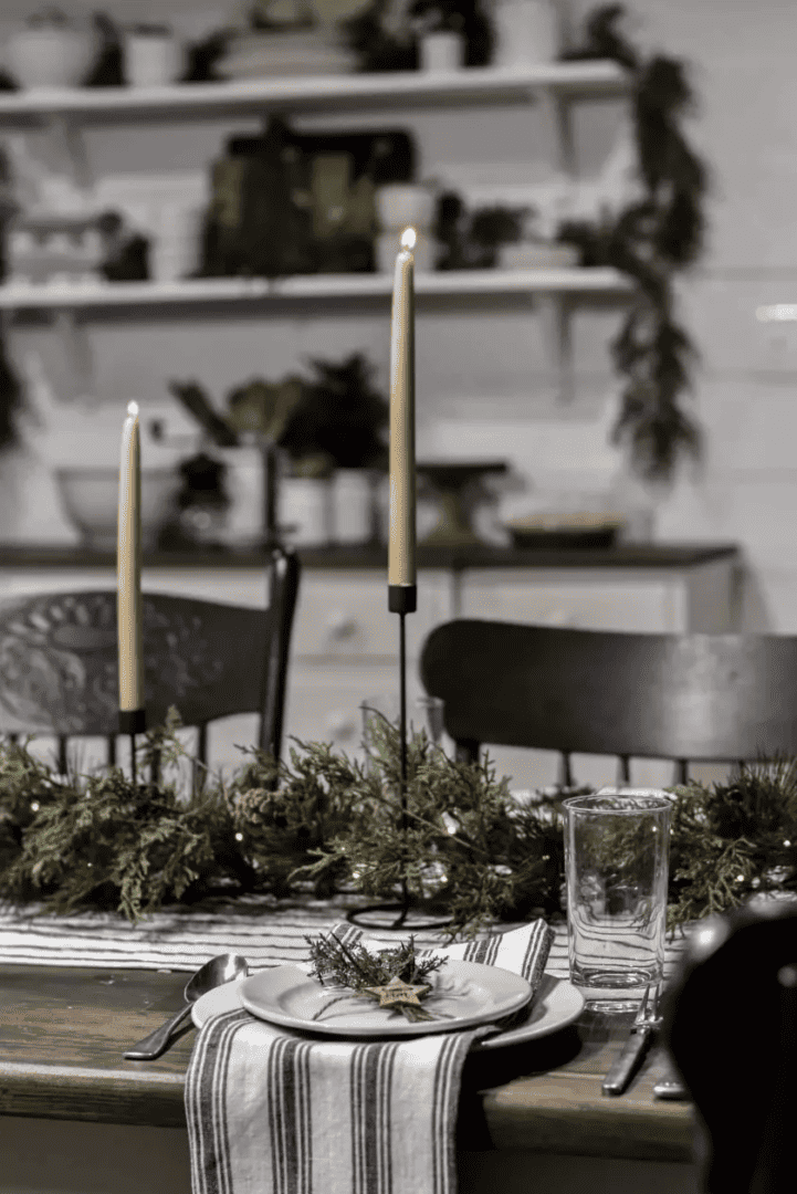 30 Unique Christmas Table Runner Ideas to Wow Your Guests