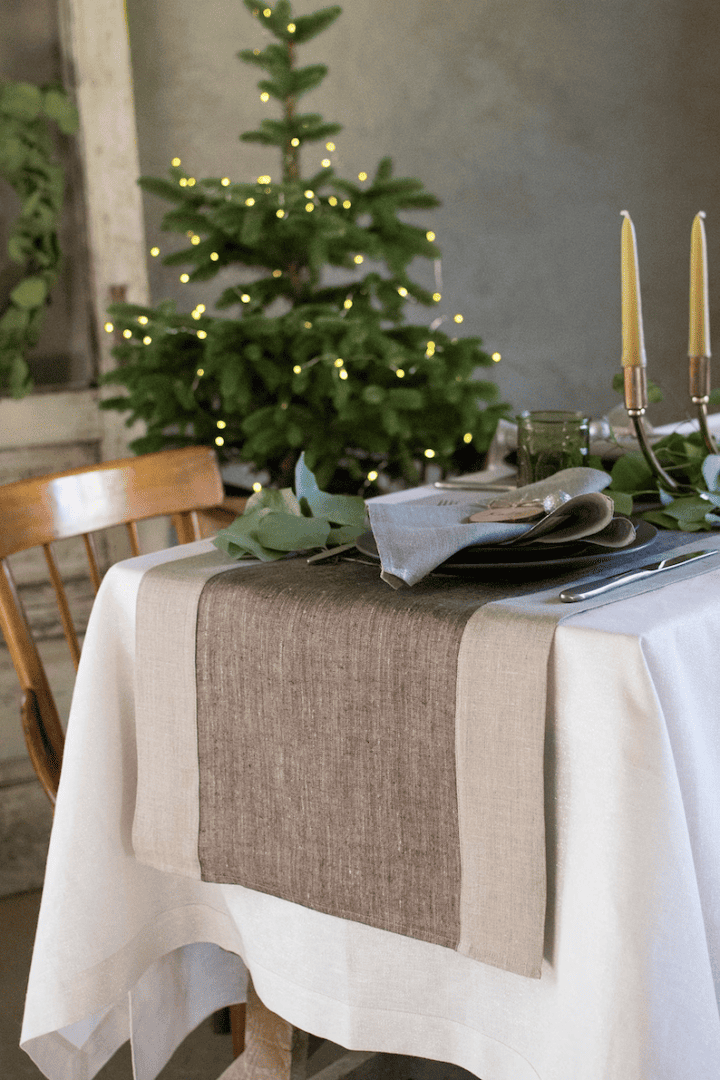 30 Unique Christmas Table Runner Ideas to Wow Your Guests