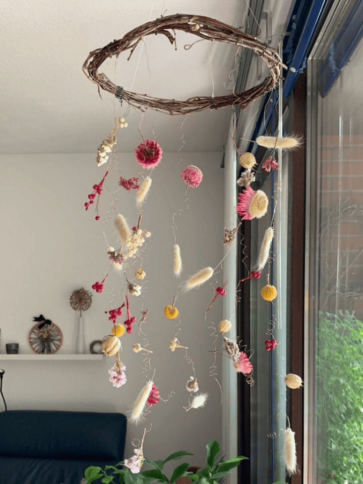 40 Creative Ideas to Use Dried Flowers in Your Home Decor