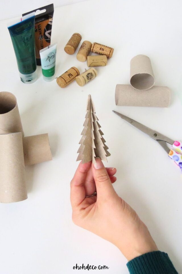 How to make Toilet Paper roll Christmas Tree