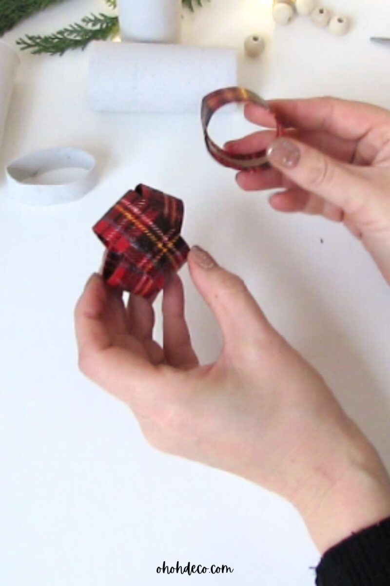 Easy Old-Fashioned Christmas Decorations to make with Family