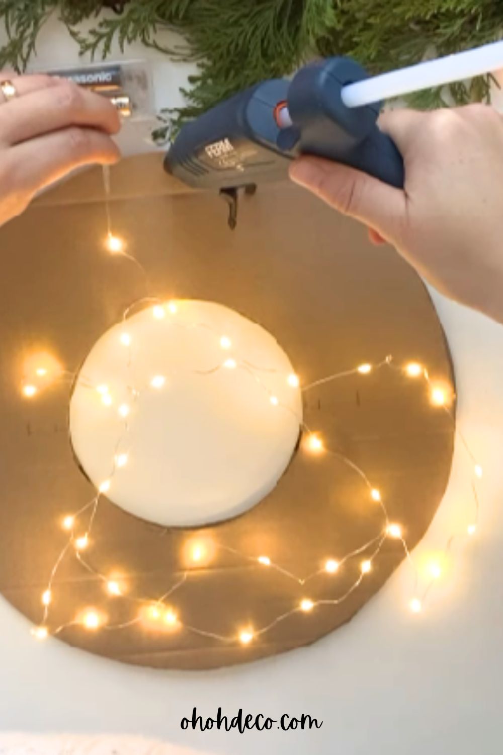 How to Make a Paper Christmas Wreath with Baking Paper and Cardboard