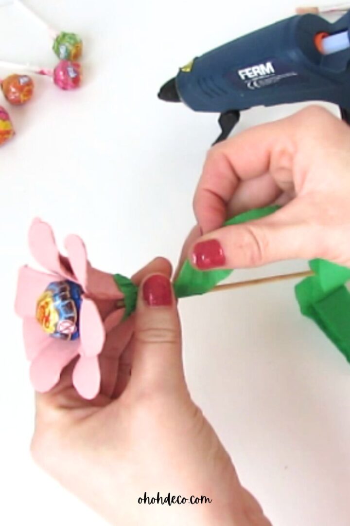 DIY Flower Lollipop made with Egg Carton