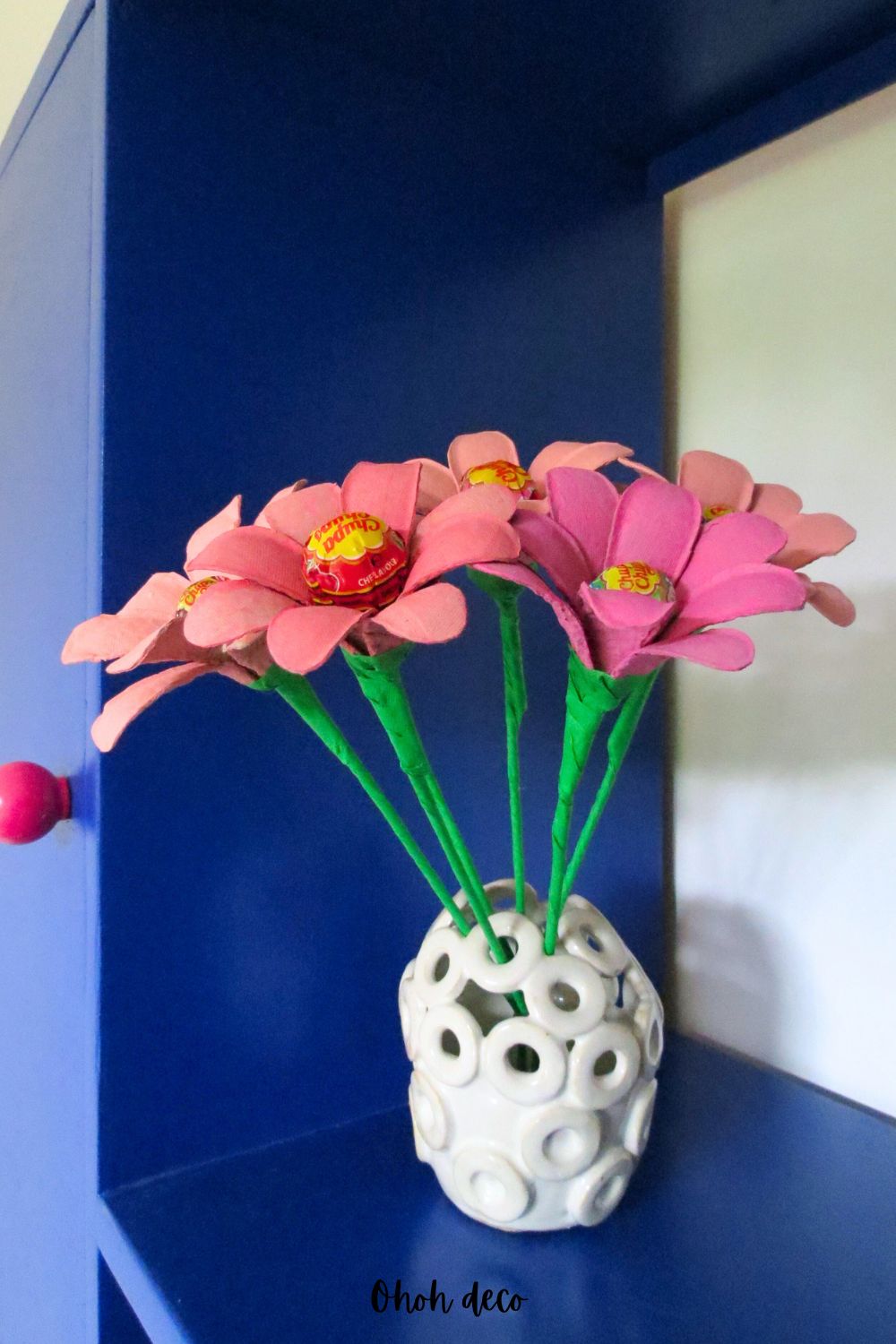 DIY Flower Lollipop made with Egg Carton